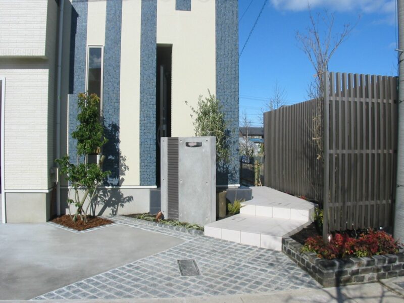 エクステリア施工事例 NO.1746997「シンプルなアプローチ兼玄関ポーチ」鳥取県のエクアライブ推奨店 ガルデンス鳥取（削除済み ...