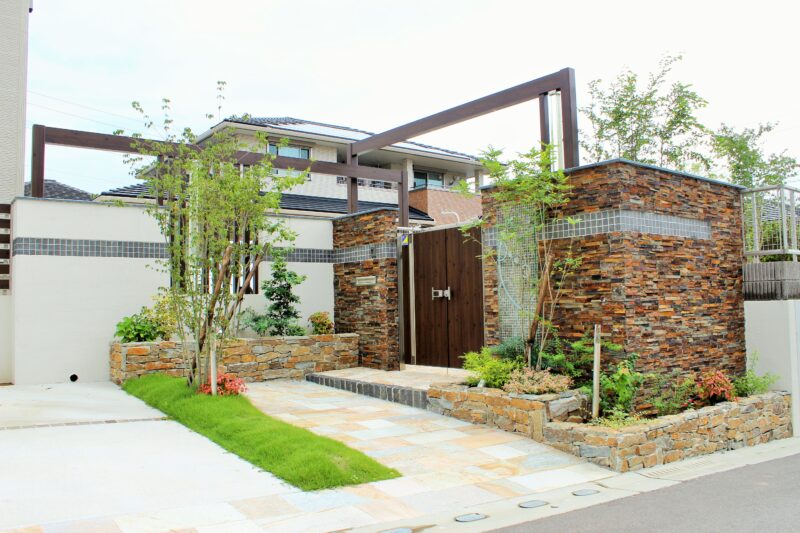 エクステリア施工事例 NO.1846362「石貼りとガラスで重厚感ある門まわり」長崎県のエクアライブ推奨店 ガーデン工房 株式会社 サネフジ ...