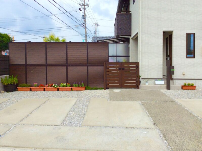 エクステリア施工事例 NO.1945871「背の高いスクリーンで大型車など上からの視線もお洒落にカット 浜松市西区 H様邸」静岡県のエクア ...