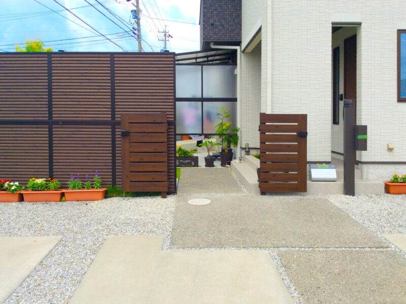 エクステリア施工事例 NO.1945871「背の高いスクリーンで大型車など上からの視線もお洒落にカット 浜松市西区 H様邸」静岡県のエクア ...